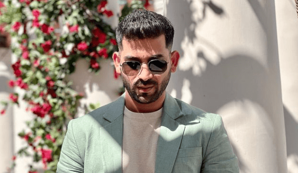 Hardik's Step Brother Vaibhav Pandya Arrested for Cheating Pandya ...